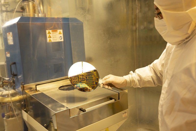 New Tool Takes UAlbany Chip Research to the Atomic Level | University ...